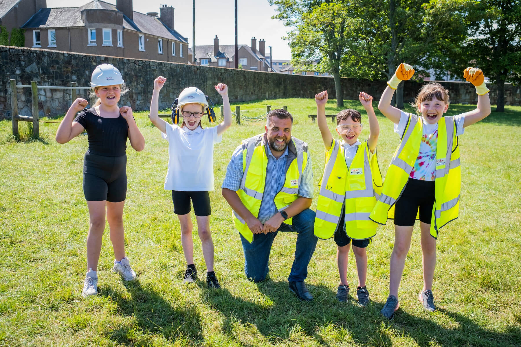 We give a lesson in safety to local school children in Edinburgh ...
