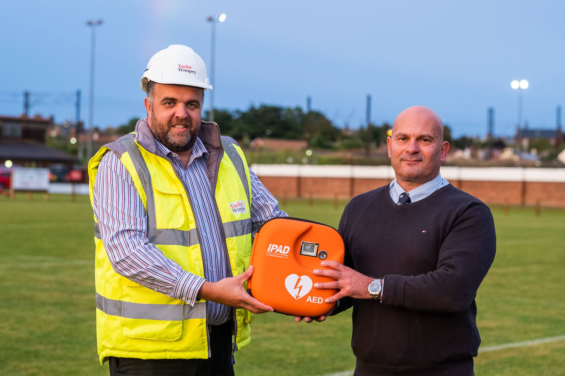 We donate lifesaving defibrillator in Dunbar ‧ Taylor Wimpey