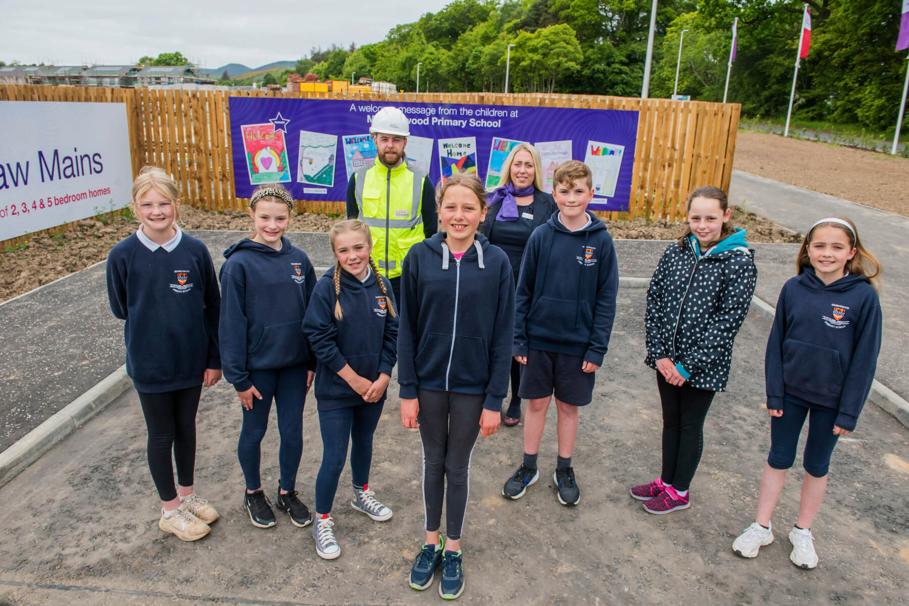 We fly the flag for a local primary school in Penicuik ‧ Taylor Wimpey