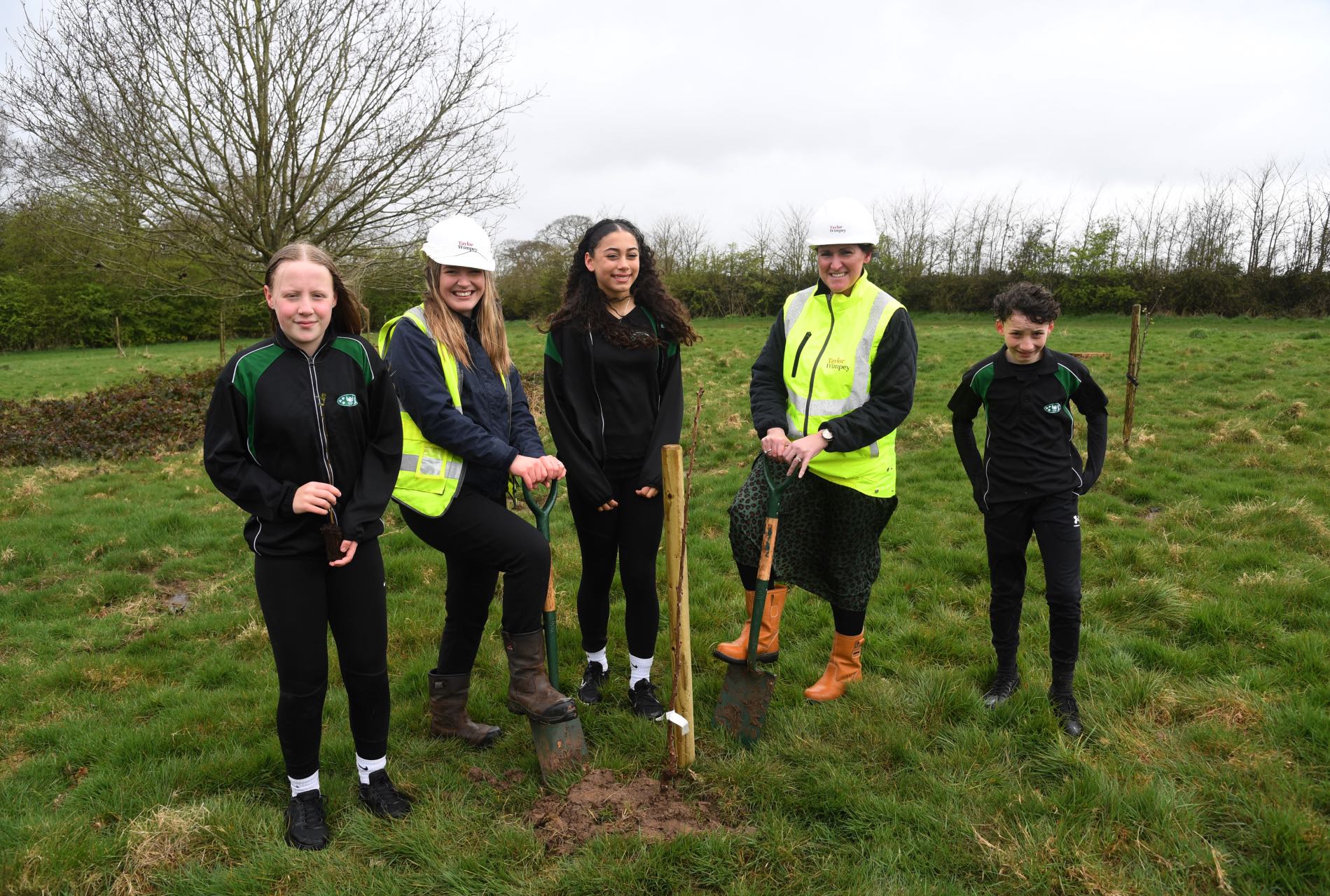 Tree-rific local partnership provides boost to community orchard ...