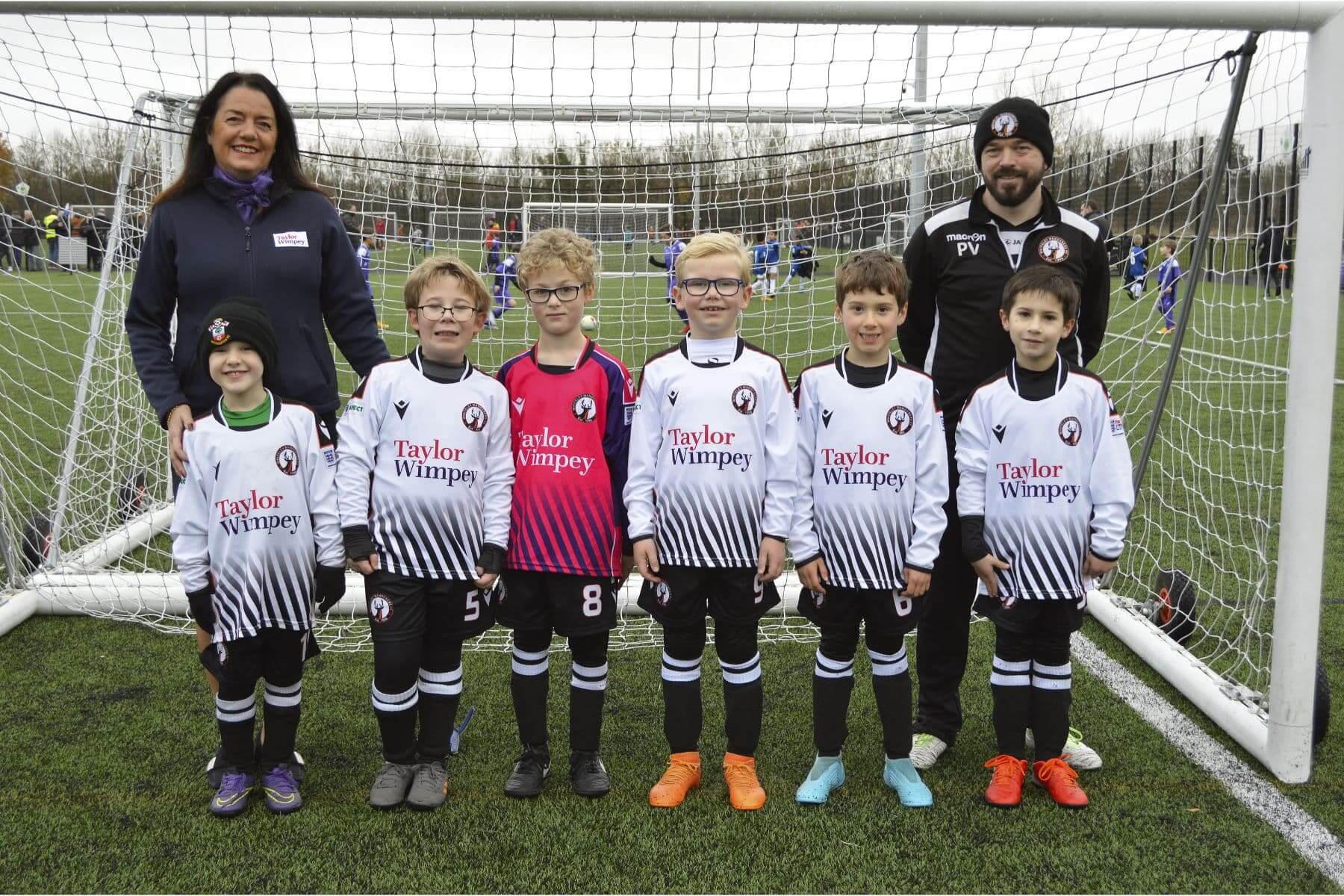Young Wanderers score sponsorship deal ‧ Taylor Wimpey