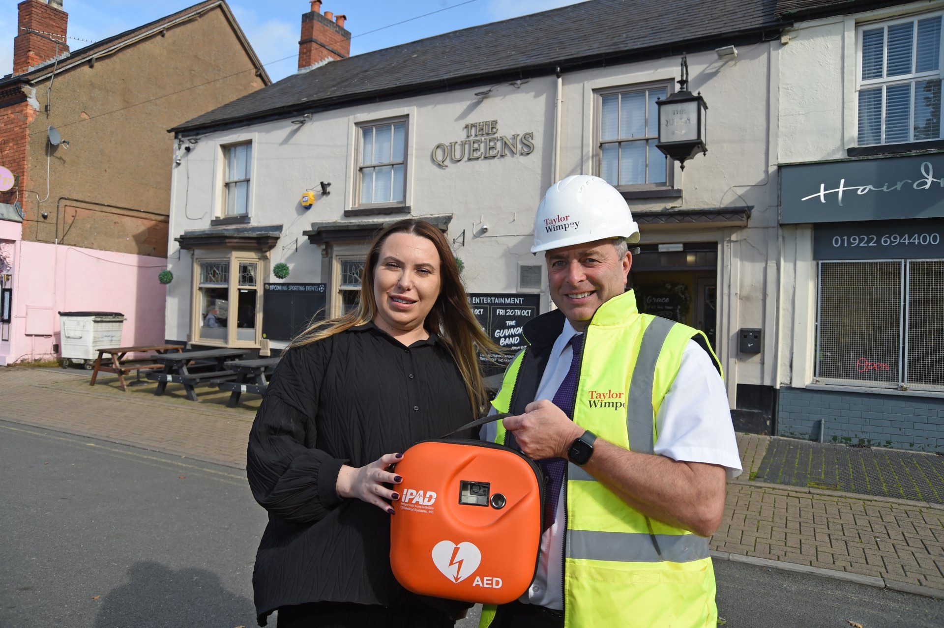 We donate life saving defibrillator to Walsall pub ‧ Taylor Wimpey