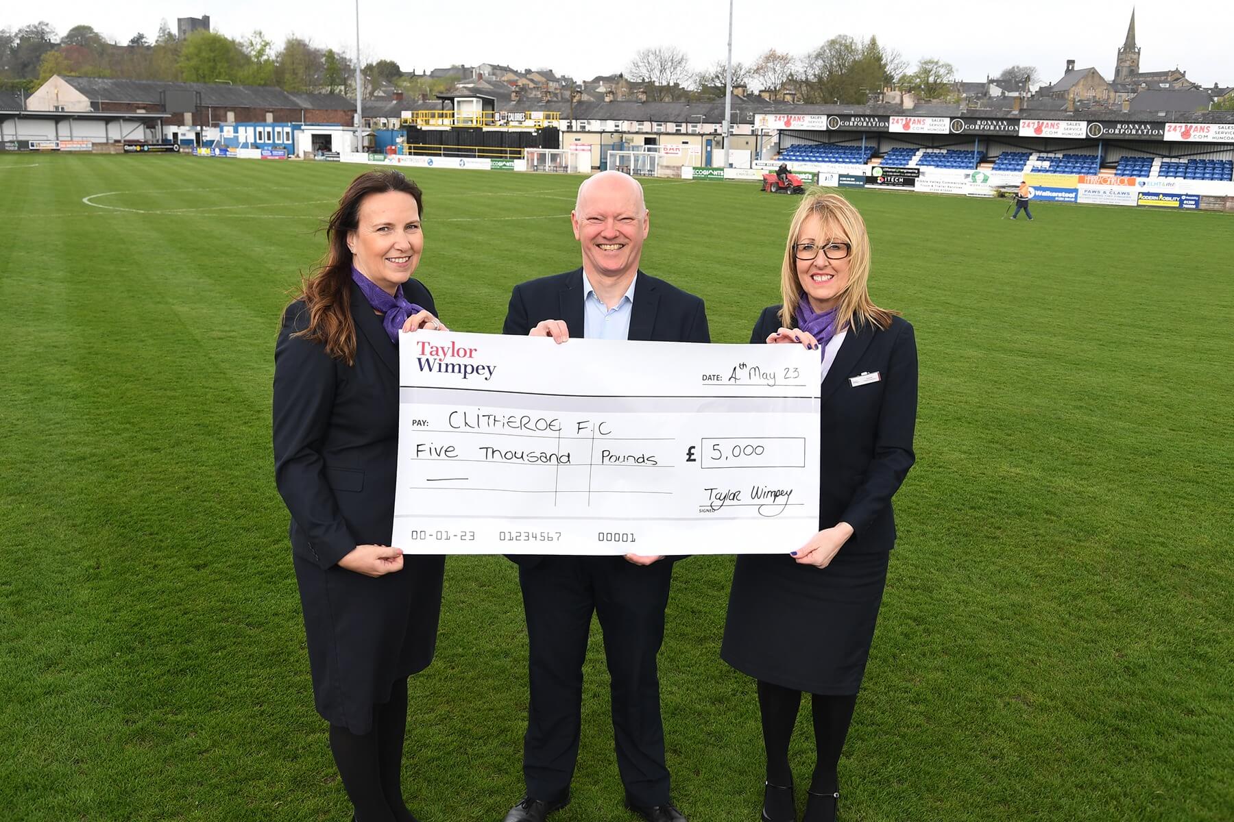 We make donation to Clitheroe Football Club ‧ Taylor Wimpey