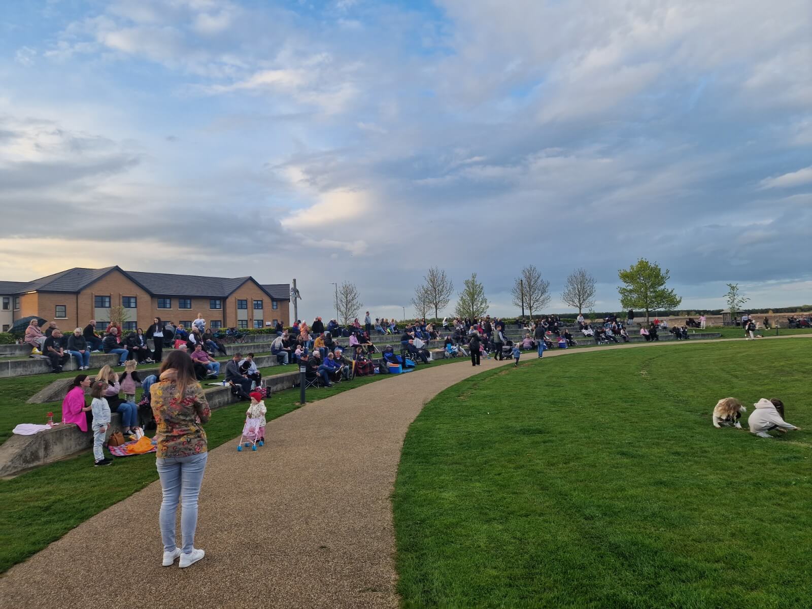 We support ‘Fizzy Friday’ resident event ‧ Taylor Wimpey