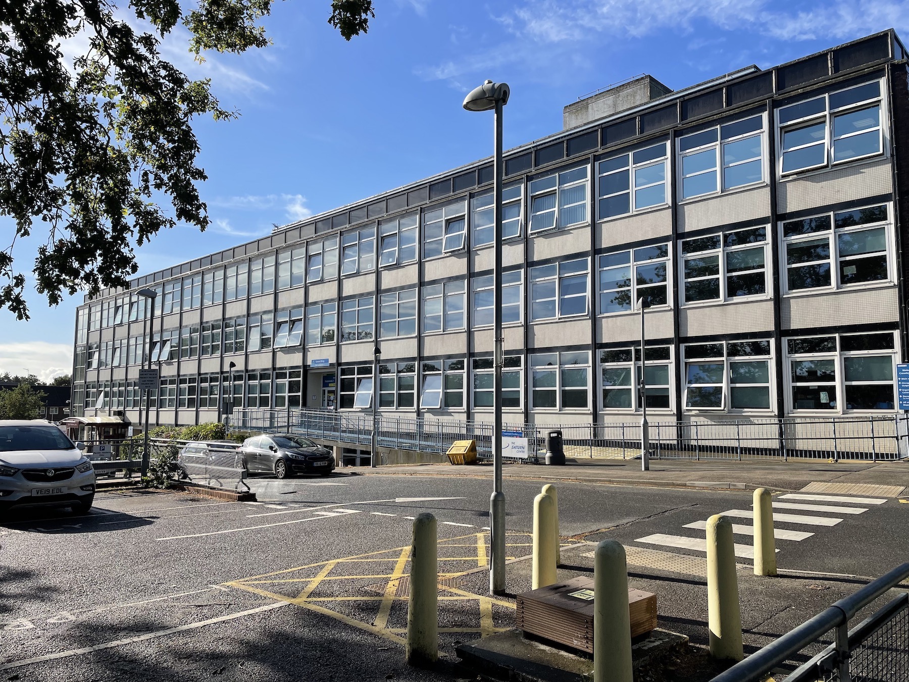 We support Crawley Hospital with a donation ‧ Taylor Wimpey