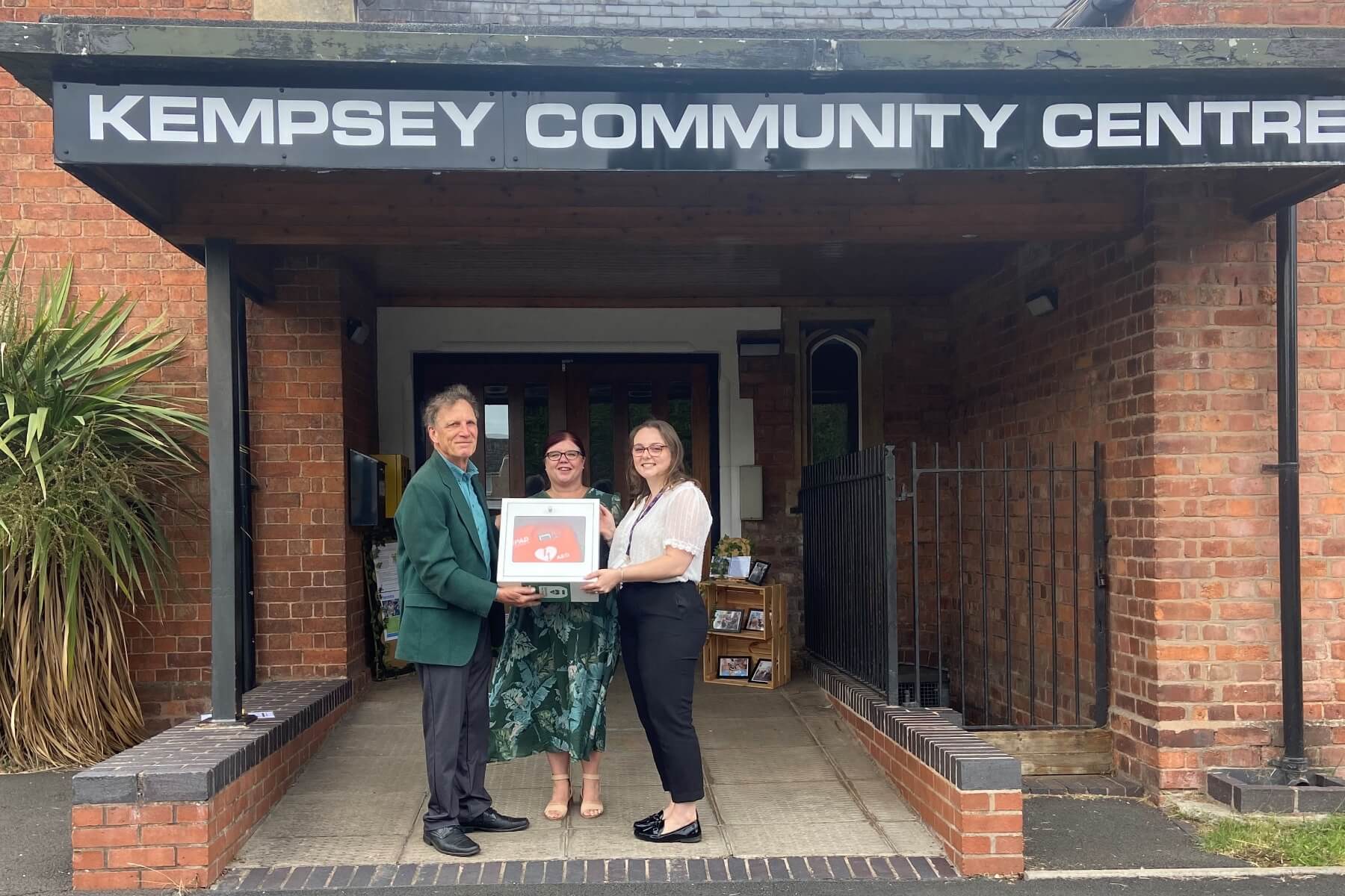 We donate life saving defibrillator to Kempsey Parish Council ‧ Taylor ...