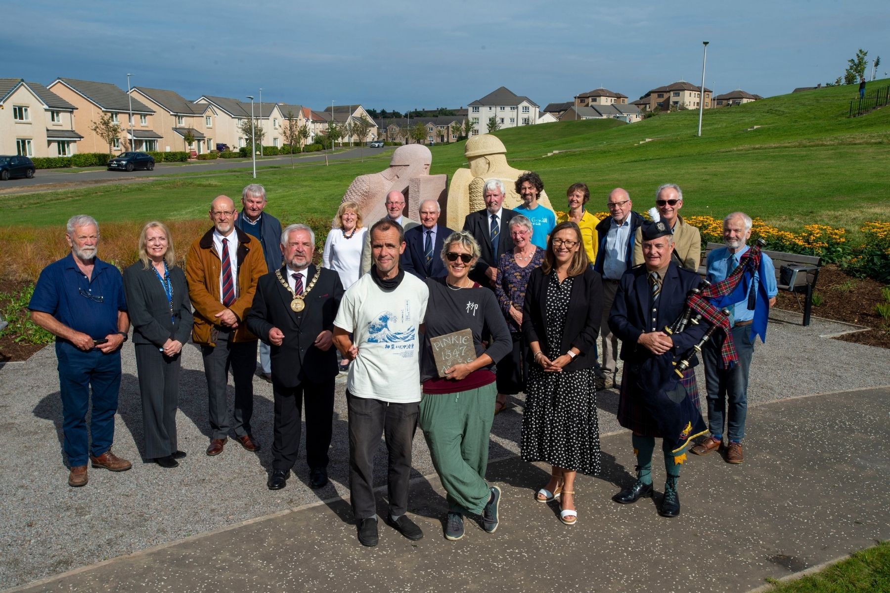 First public viewing of two Stone Soldiers in Musselburgh ‧ Taylor Wimpey