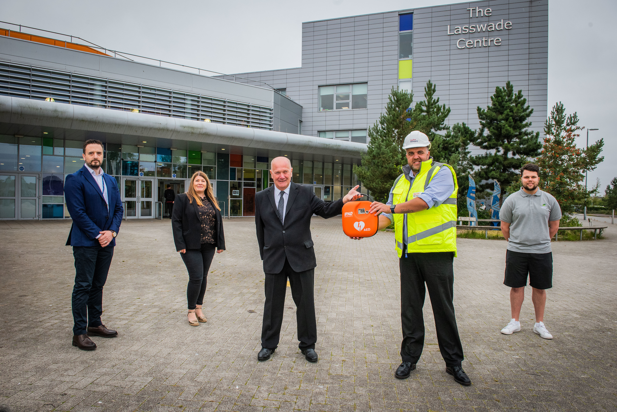 We donate lifesaving defibrillator in Bonnyrigg ‧ Taylor Wimpey