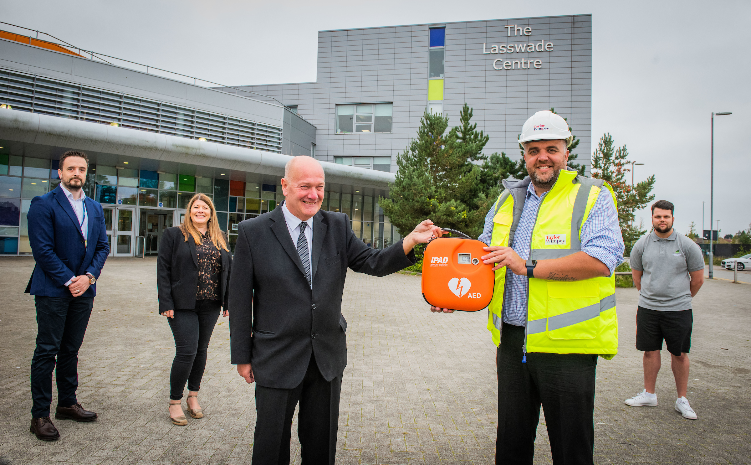 We donate lifesaving defibrillator in Bonnyrigg ‧ Taylor Wimpey