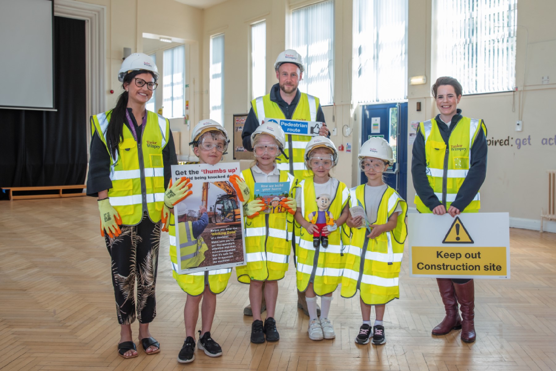 We deliver site safety talk for school children in Penshaw ‧ Taylor Wimpey