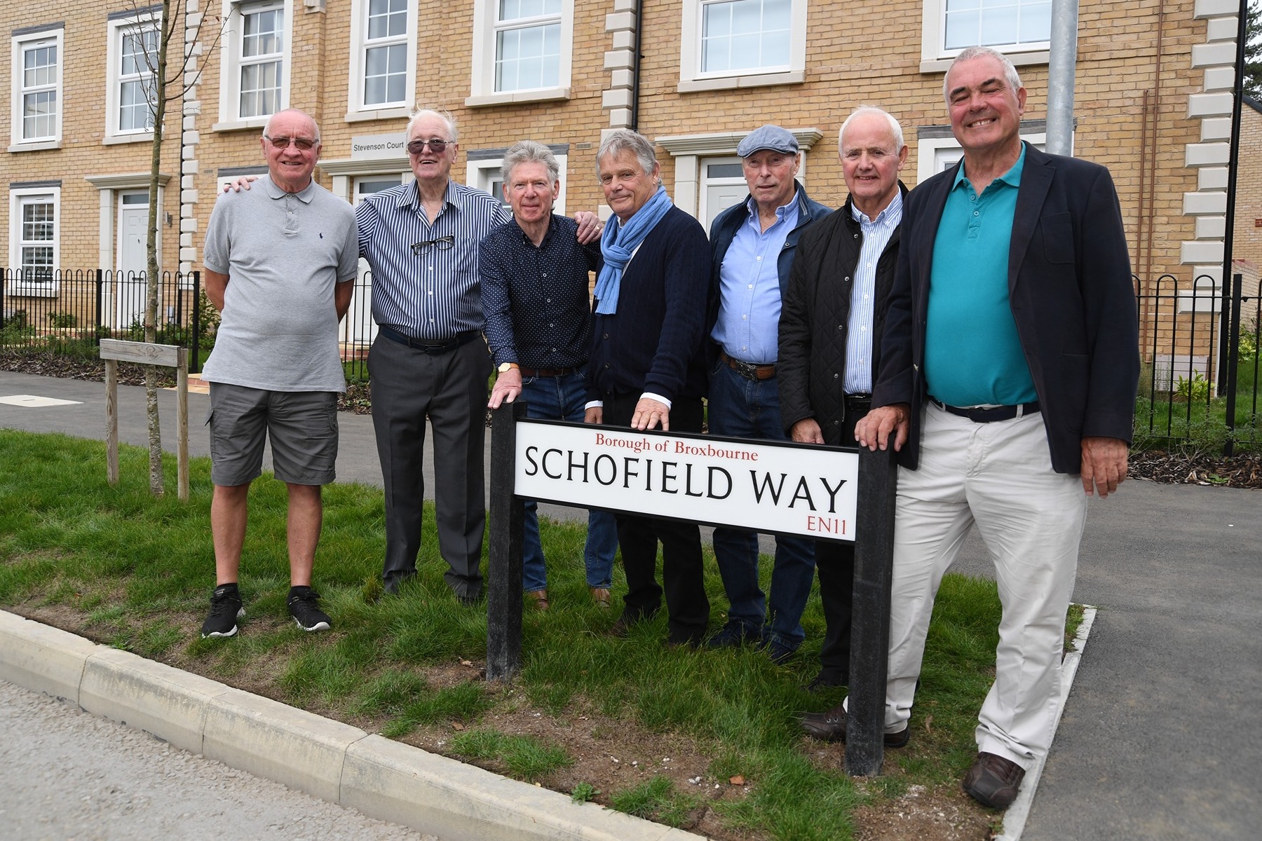 We pay homage to the Hoddesdon Town FC 1975 heroes ‧ Taylor Wimpey