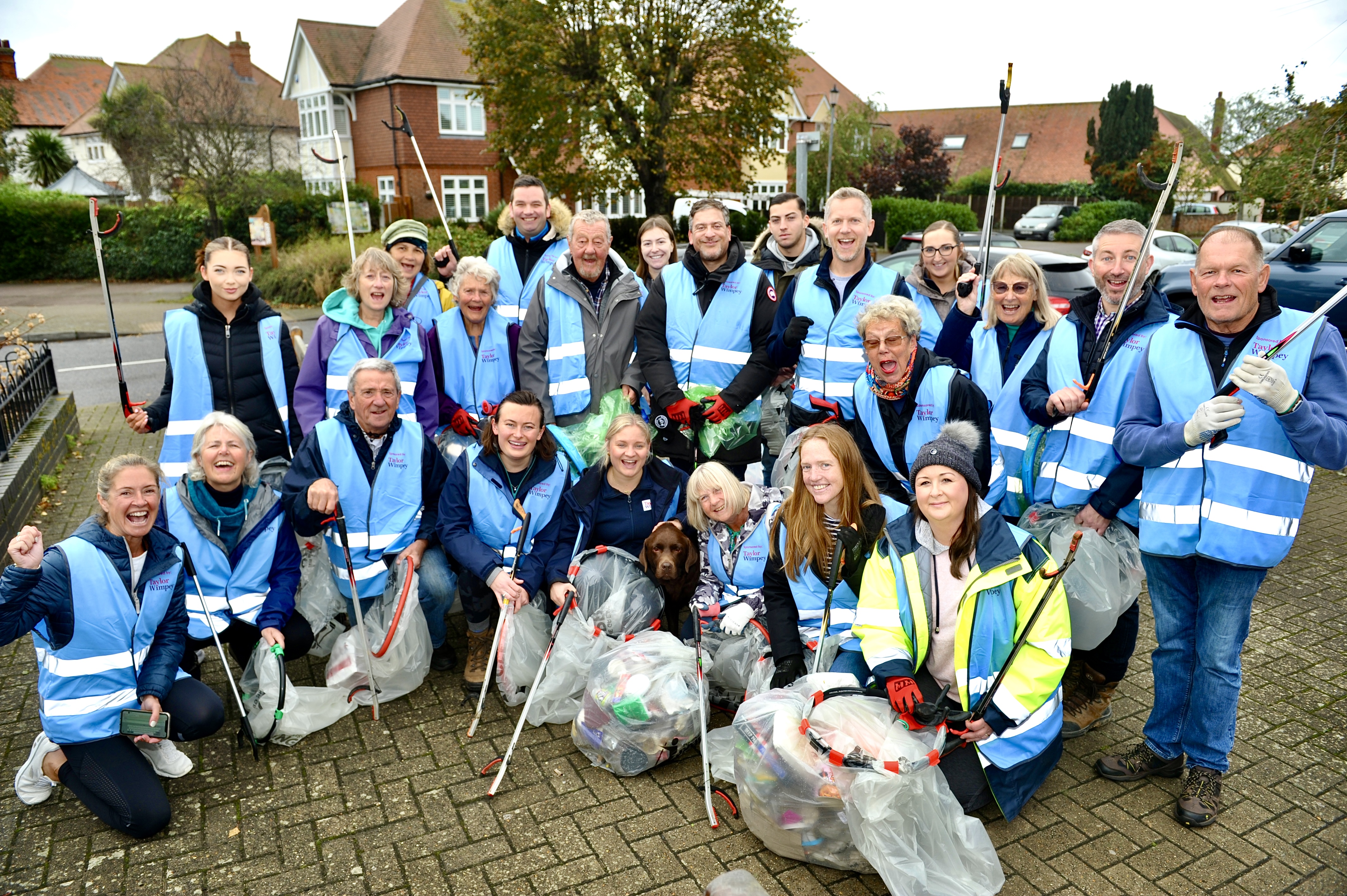 We join forces with Frinton volunteers to clean up their town ‧ Taylor ...